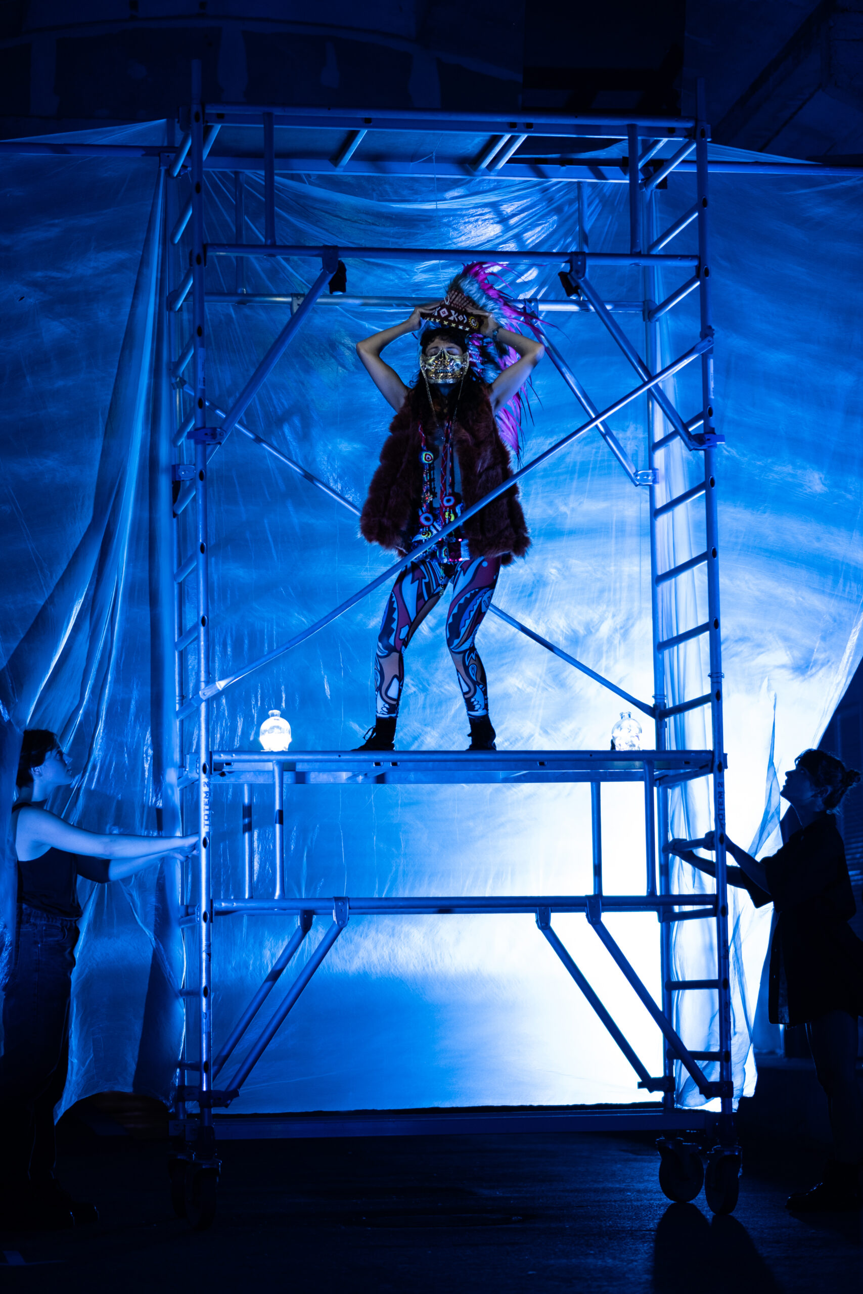 Танцовият спектакъл OUT OF THE BLUE за първи път в София